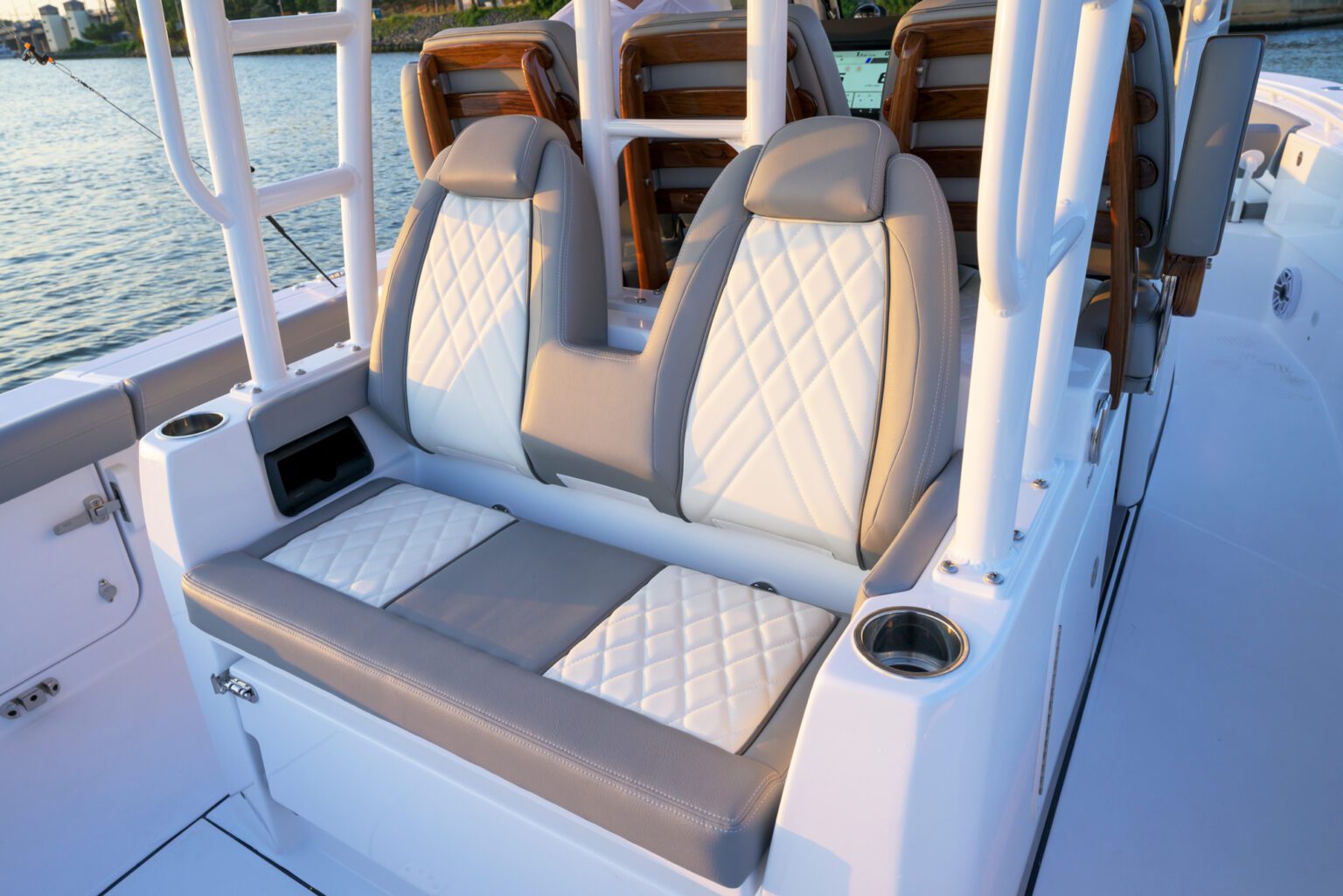 Everglades 335cc Offshore Center Console Boat
